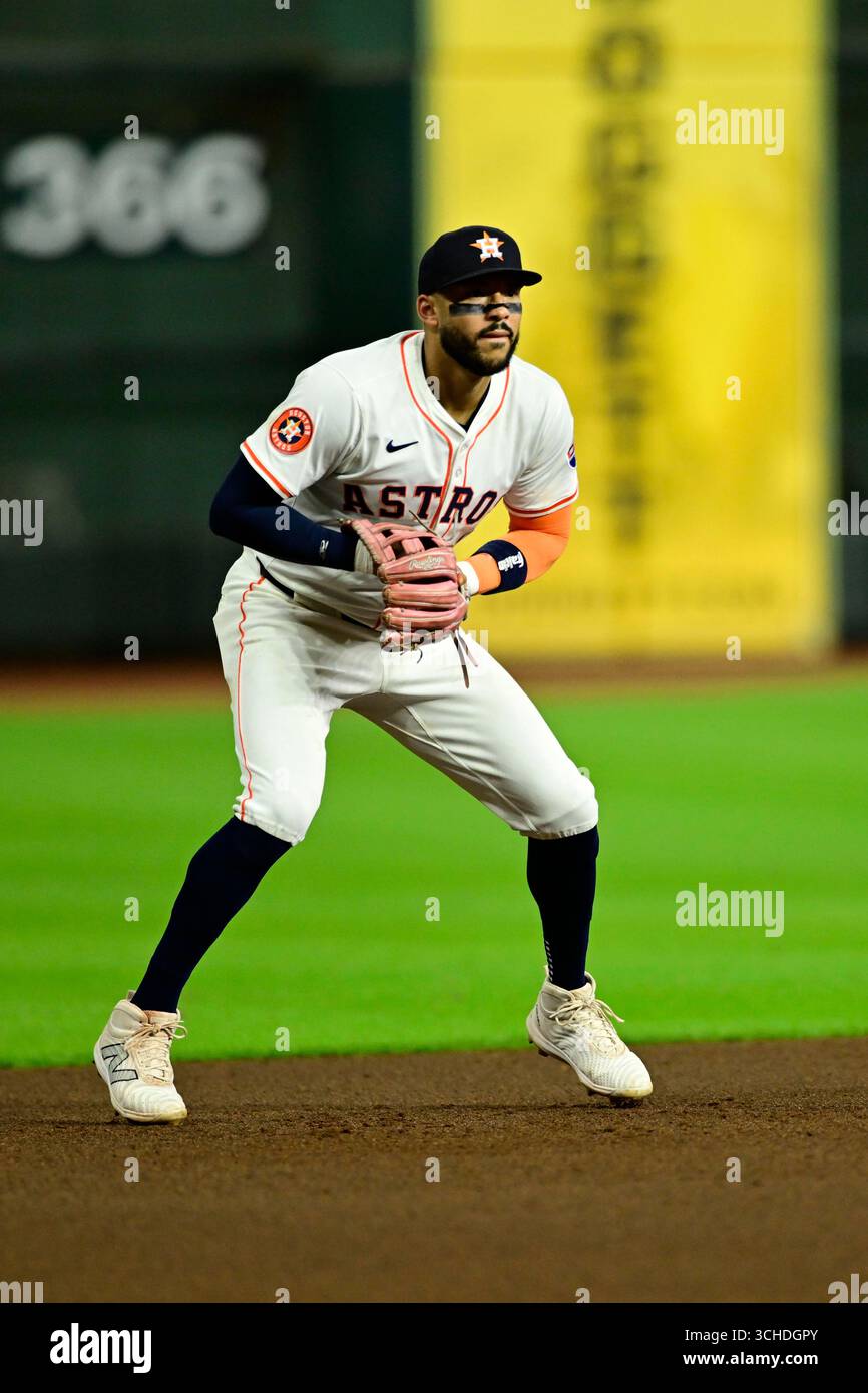 Houston Astros shortstop Carlos Correa (1) sets for a play in the ...