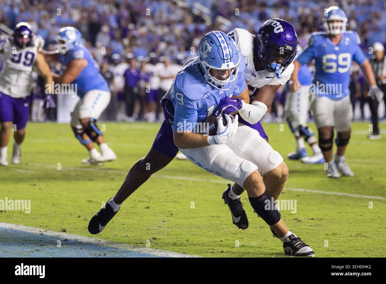 September 1, 2025: North Carolina Tar Heels tight end Jake Johnson (19 ...
