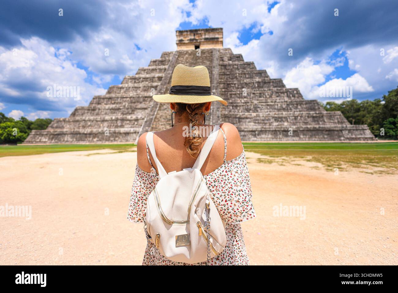 Chichén Itzá , pyramids, Mayan ruins complex on Mexico's Yucatán ...