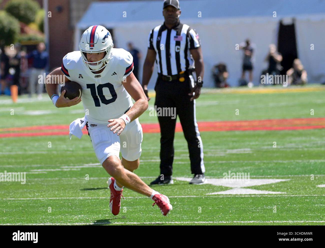 COLLEGE PARK, MD - AUGUST 30: Florida Atlantic Owls quarterback Caden ...