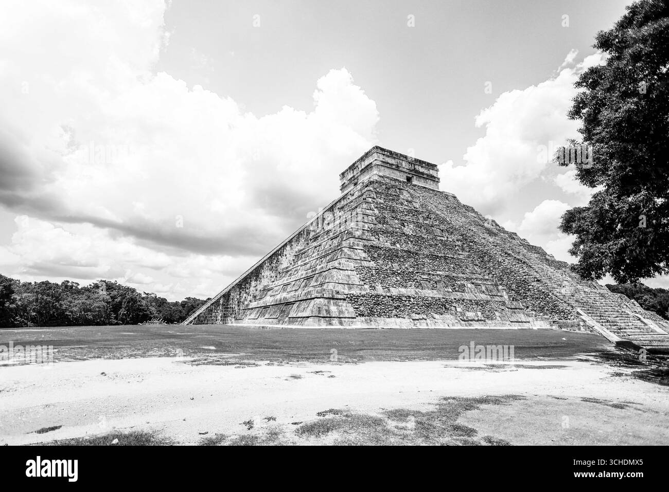Chichén Itzá , pyramids, Mayan ruins complex on Mexico's Yucatán ...