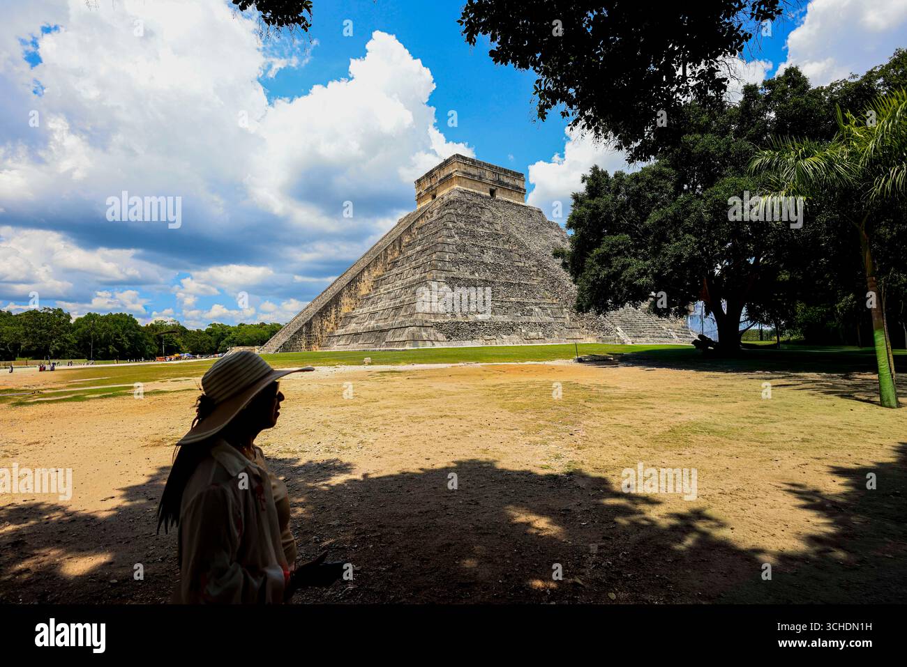 Chichén Itzá , pyramids, Mayan ruins complex on Mexico's Yucatán ...
