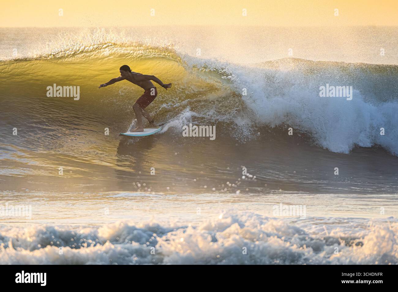 Hurricane erin wave hi-res stock photography and images - Alamy