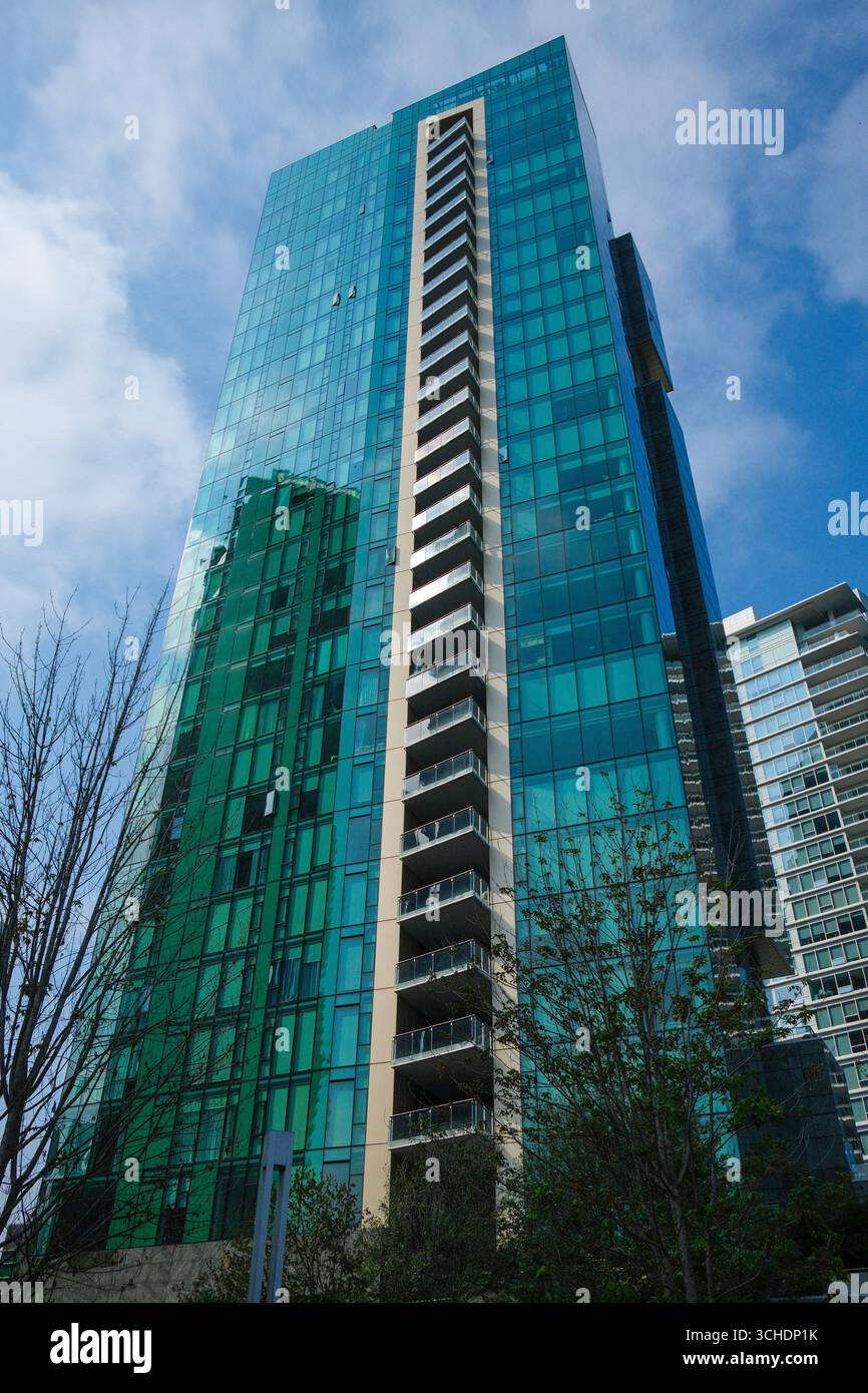 Three harbour green condominium hi-res stock photography and images - Alamy