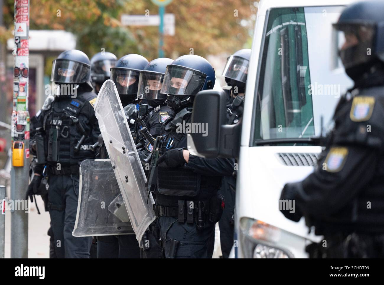 02 September 2025, Hesse, Frankfurt/Main: Officers from a specialized ...
