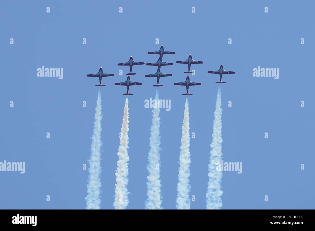 Canadian International Air Show Canadian Forces Snowbirds perform a ...
