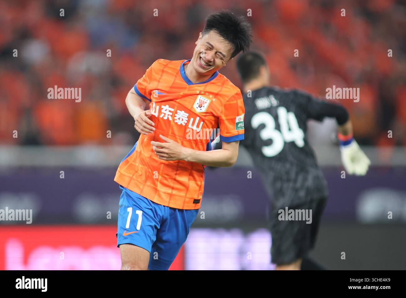 Shandong Taishan Football Club defeated Beijing Guoan Football Club ...