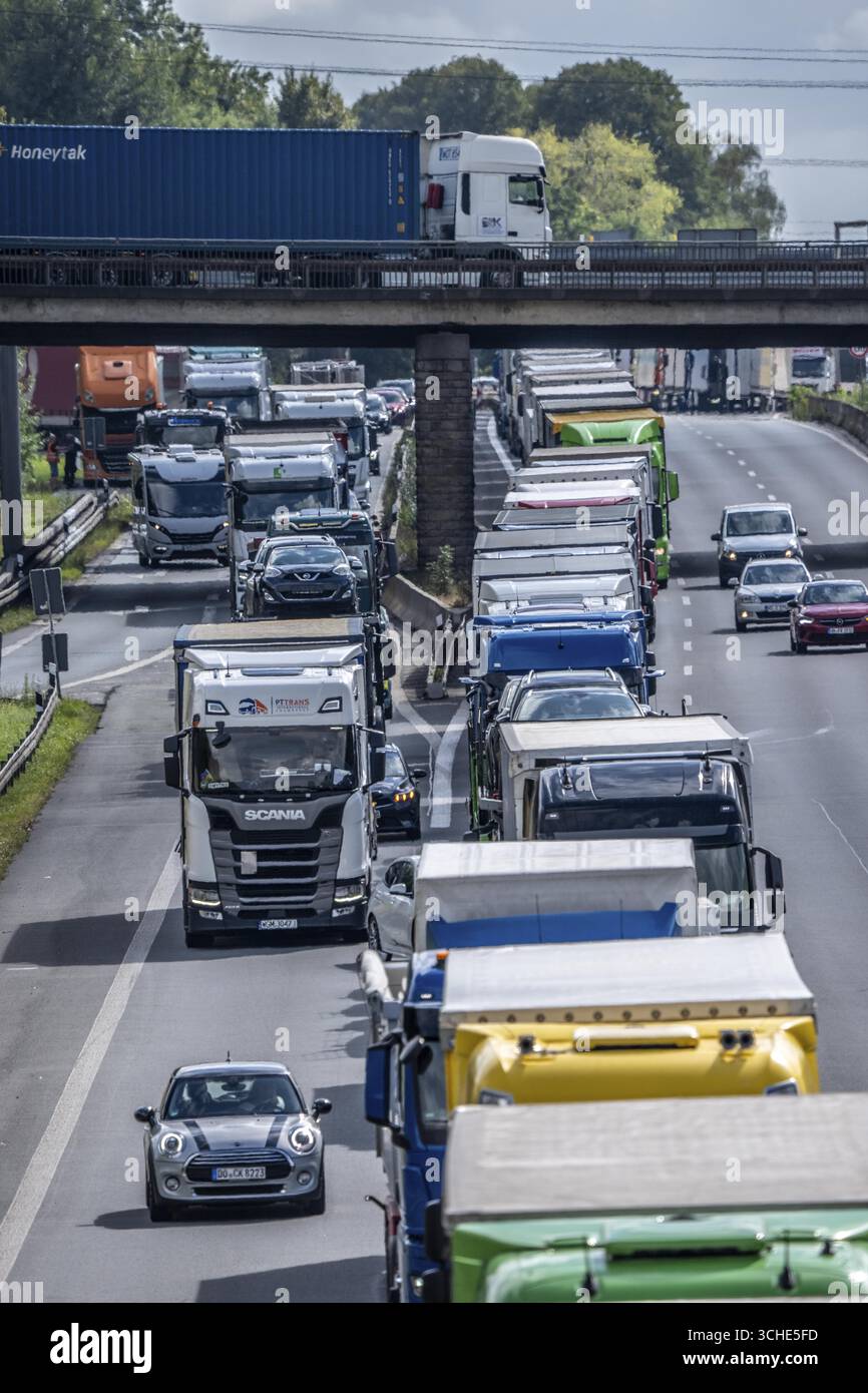 Traffic jam on the A1 motorway, between the Dortmund-Unna junction, A1 ...