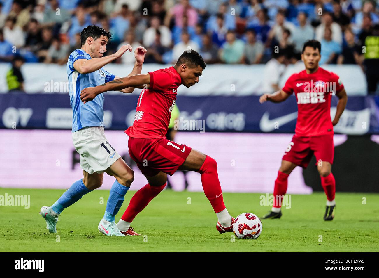 Shenzhen Peng City Football Club defeated Meizhou Hakka Football Club ...