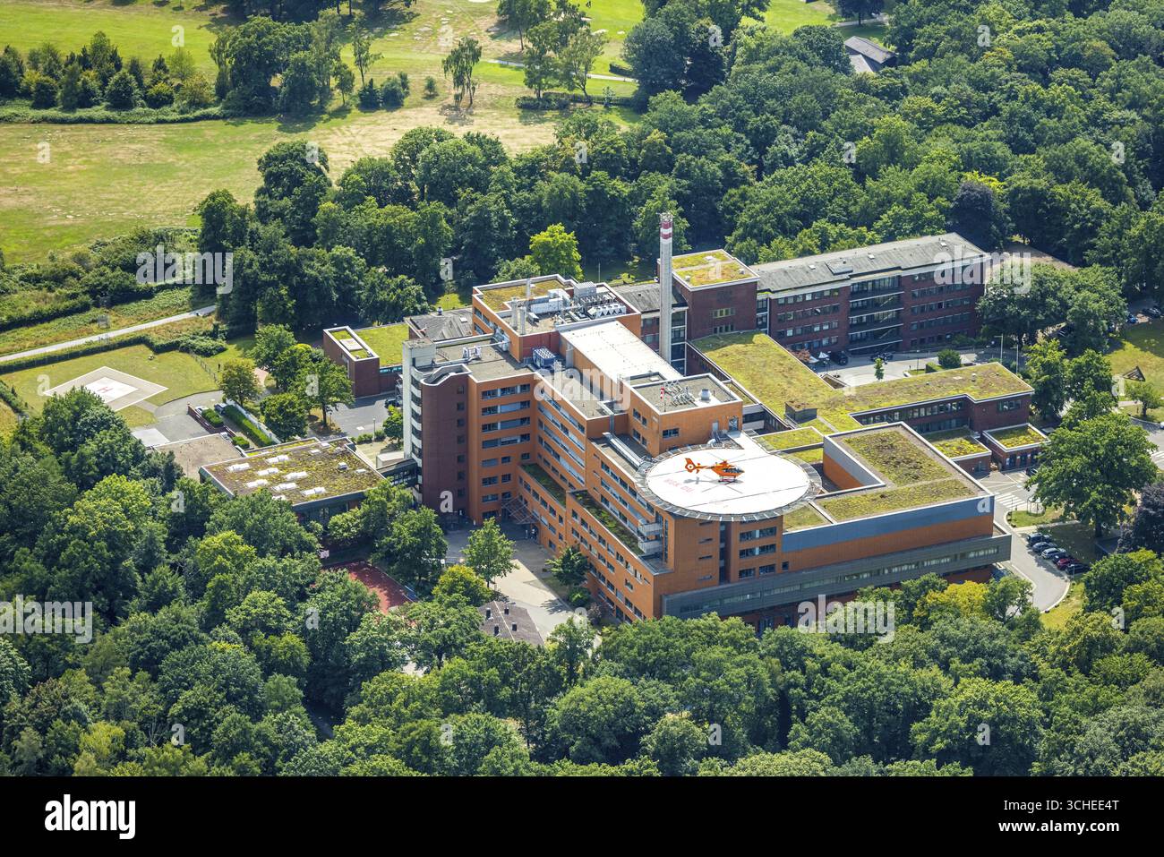 Aerial photo, BG Klinikum Duisburg, BMI air rescue station, helipad and ...