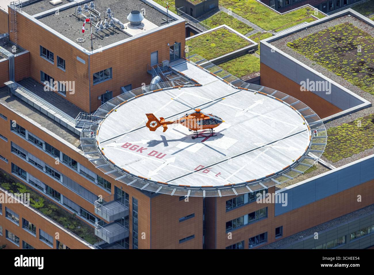 Aerial photo, BG Klinikum Duisburg, BMI air rescue station, helipad and ...