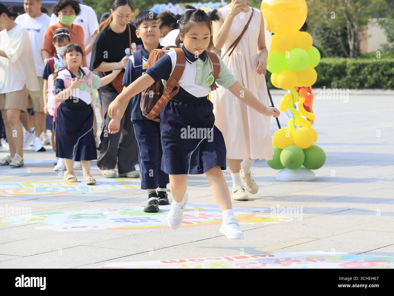 First-grade students enter school in Huai'an City, east China's Jiangsu ...