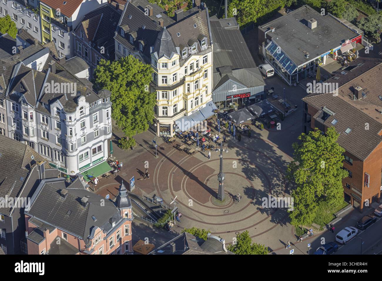 Aerial view, market place Hoerder Brueckenstrasse and Schlanke Mathilda ...
