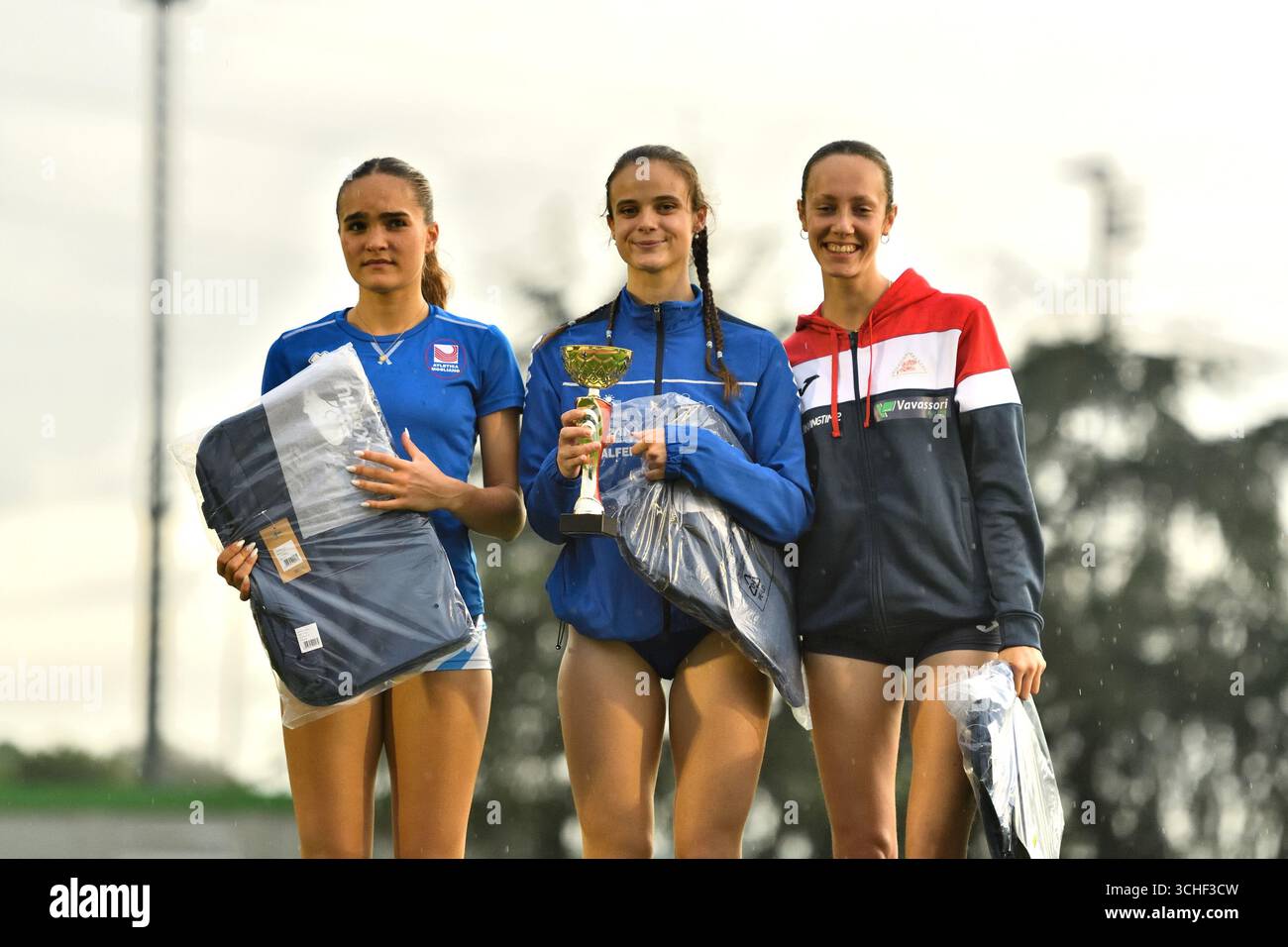 the podium of the women's 400m: GIUSTO Marisol (Atletica Mogliano ...