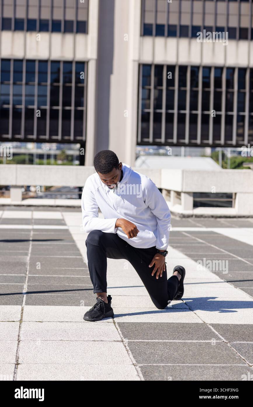 Man performing forward lunge hi-res stock photography and images - Alamy