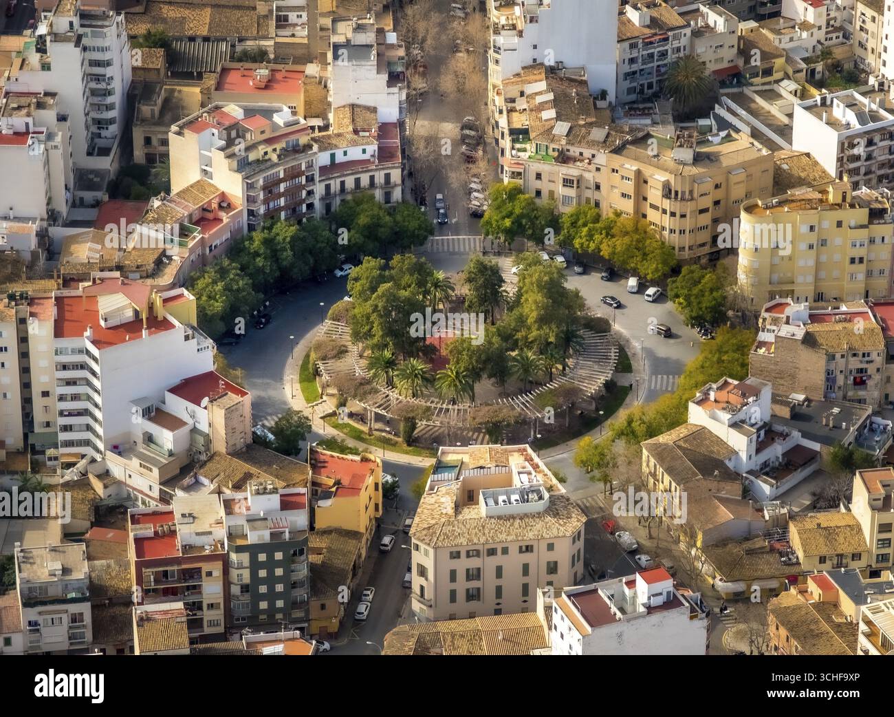 Pedestrian walkway above traffic roundabout hi-res stock photography ...