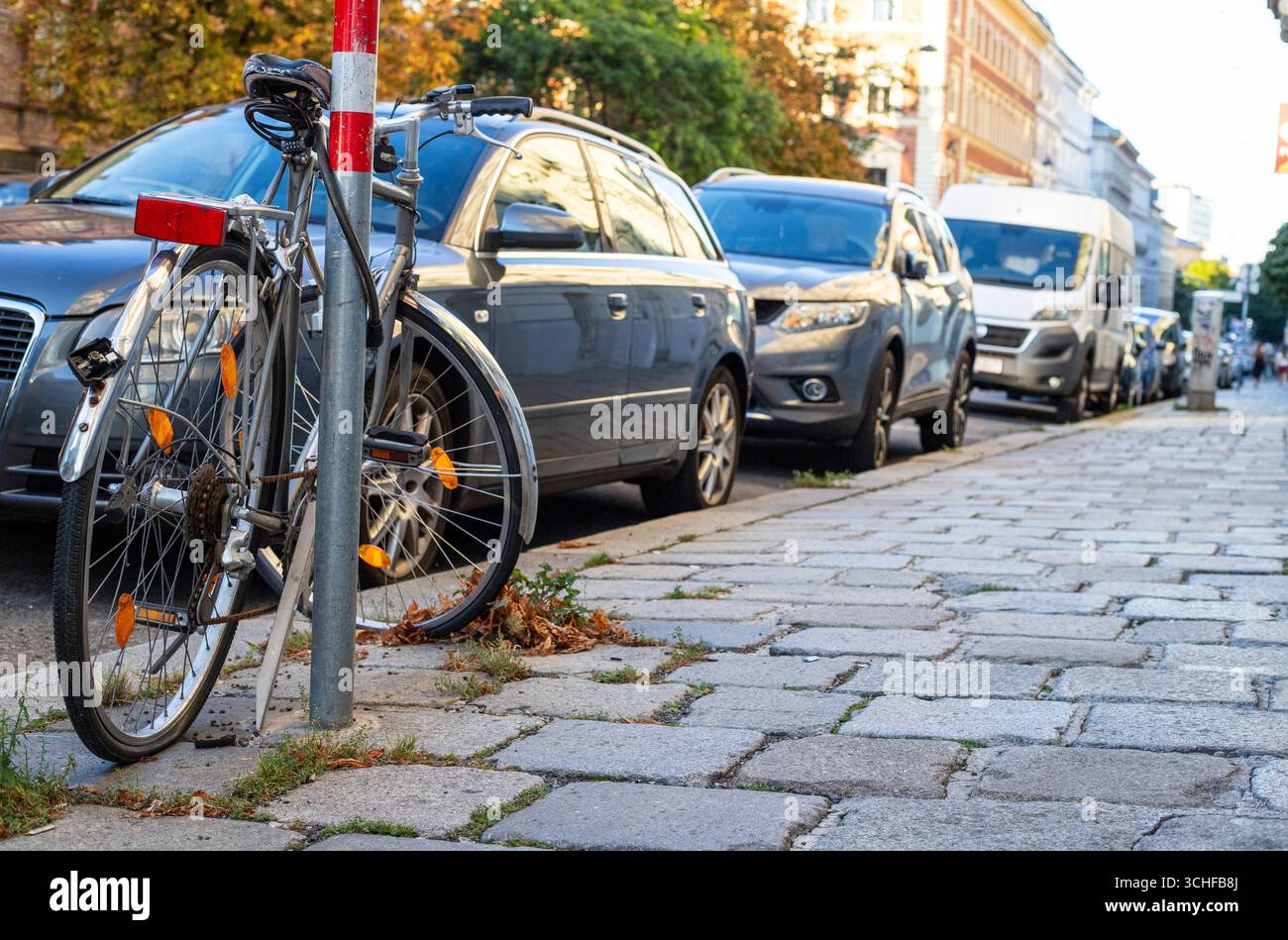 In Wien zählen Straßen mit vielen parkenden Autos ...