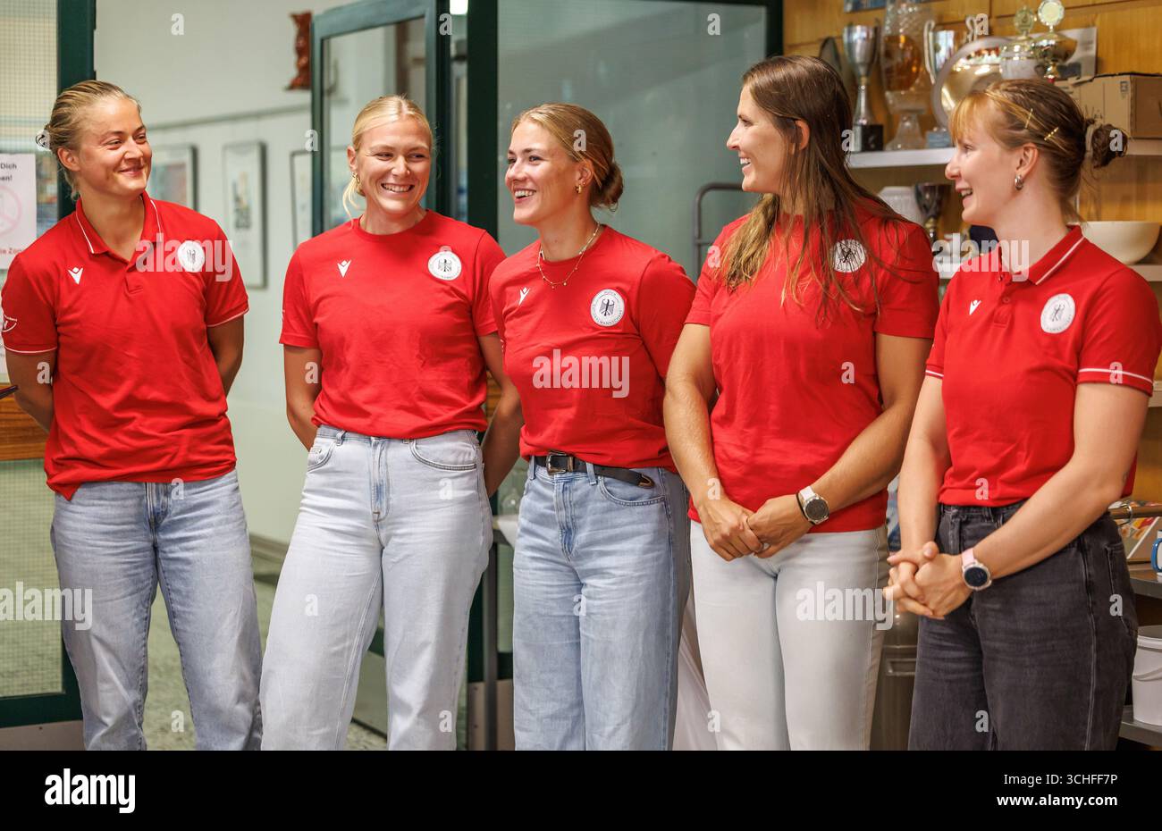 02 September 2025, Berlin: Juliane Faralisch (l-r), Pia Greiten, Lisa ...