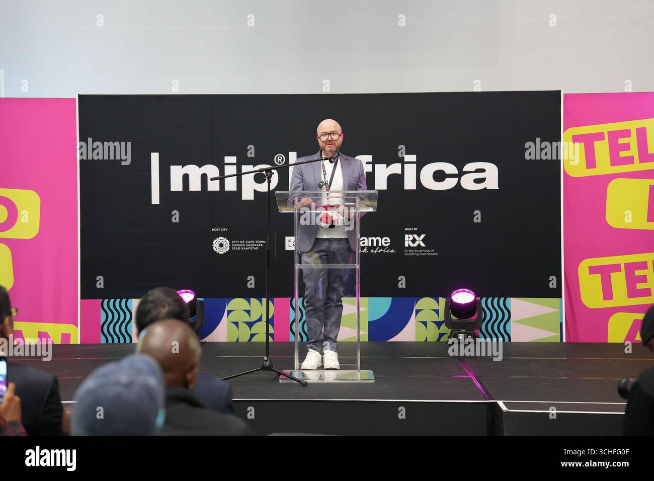 (250902) -- CAPE TOWN, Sept. 2, 2025 (Xinhua) -- Portfolio Director ...
