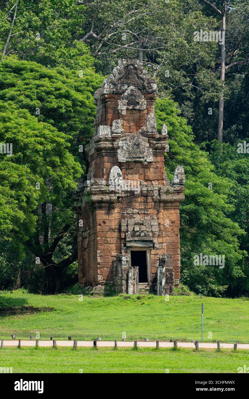 Khmer Empire Stone Sculptures and Gate Stock Photo - Alamy