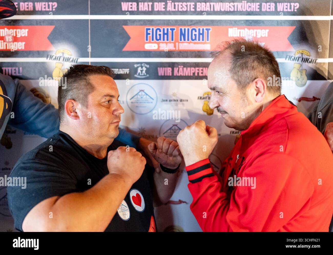 02 September 2025, Bavaria, Nuremberg: Amateur boxers Hasan Arli (r ...