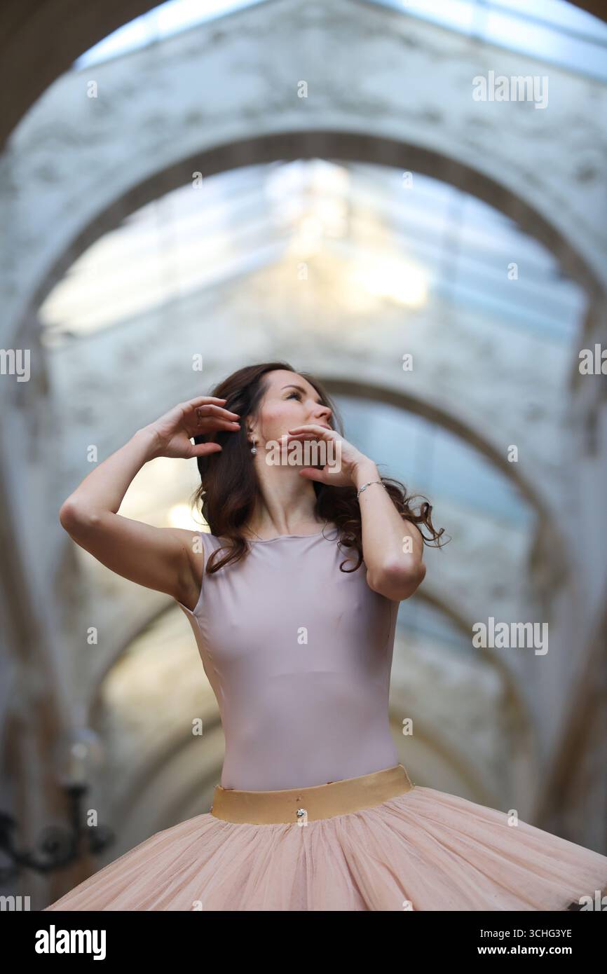 Gracefully arch hi-res stock photography and images - Alamy
