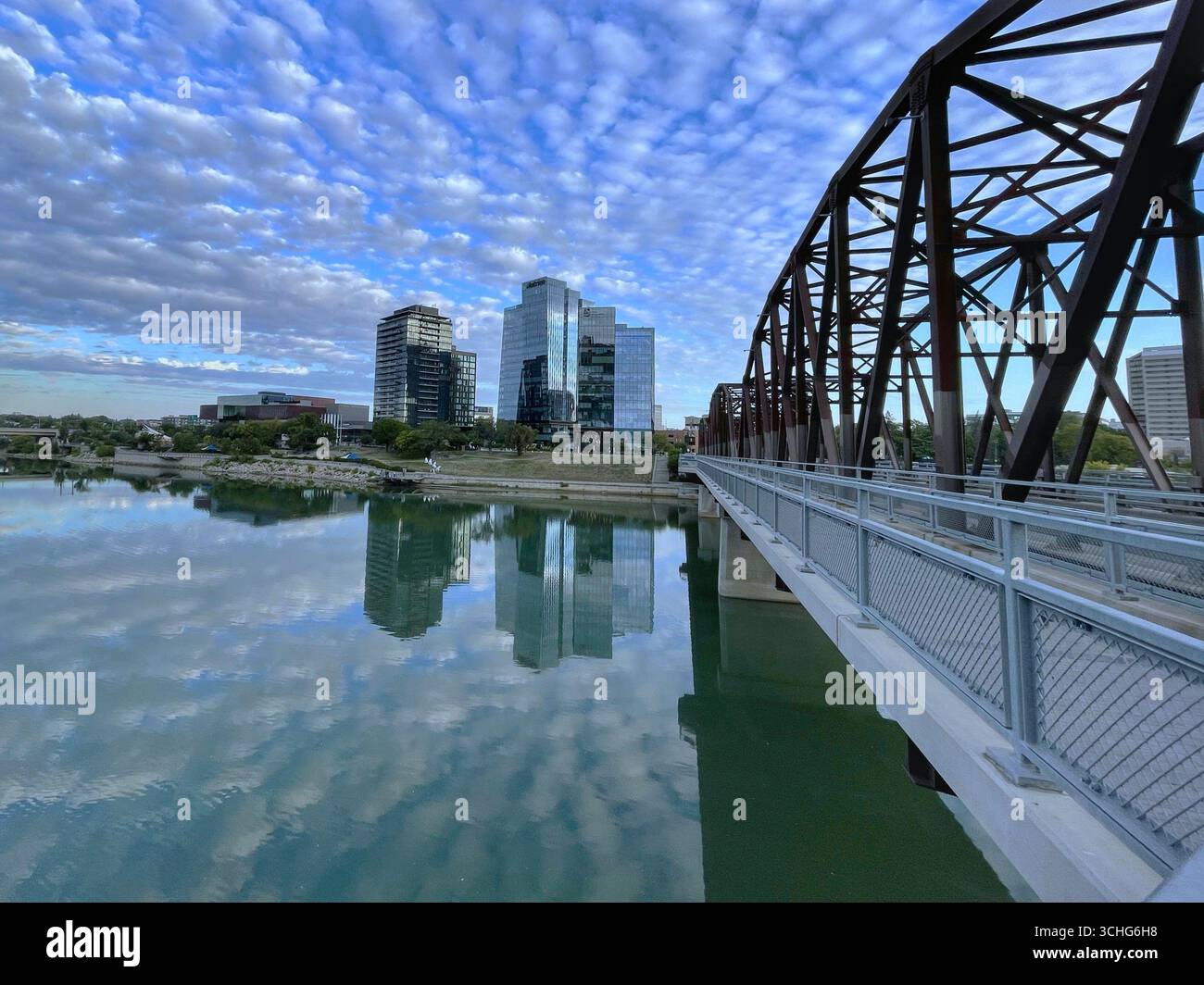 Saskatoon victoria bridge hi-res stock photography and images - Alamy