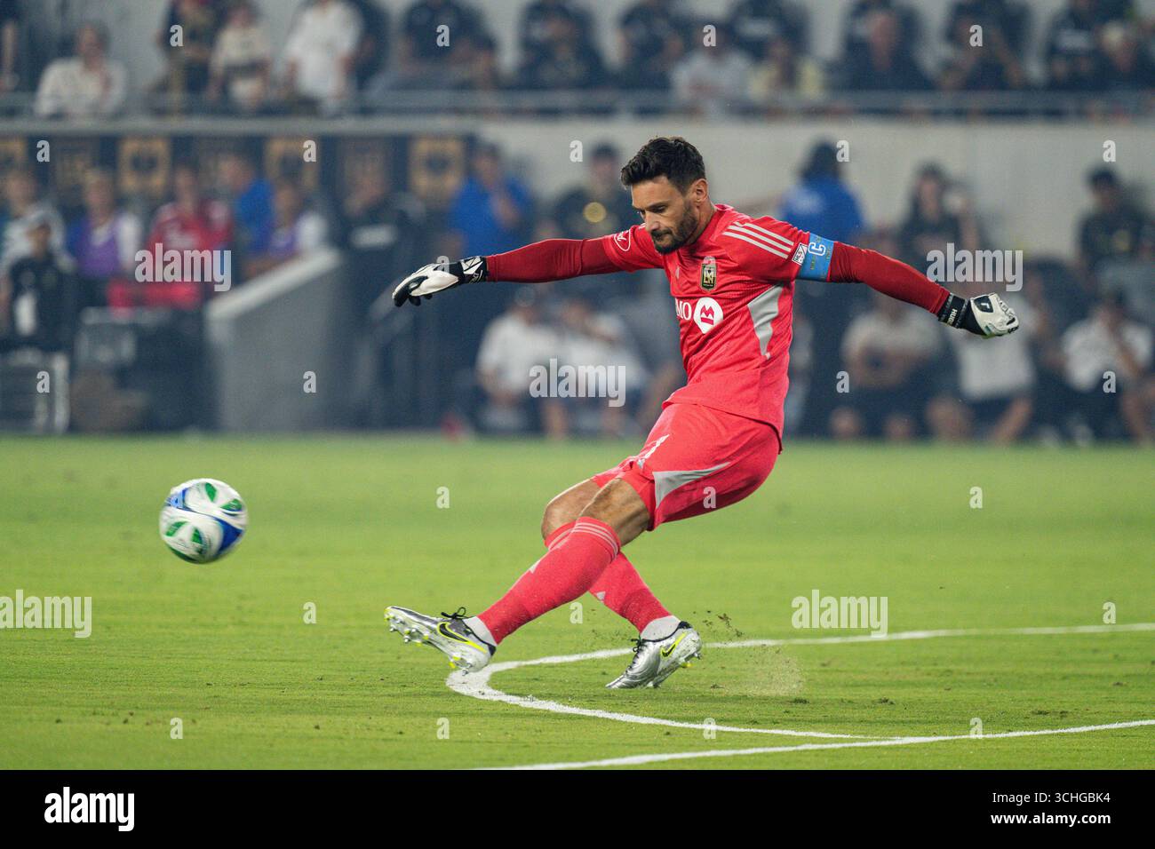 LAFC goalkeeper Hugo Lloris (1) kicks the ball during a MLS match ...