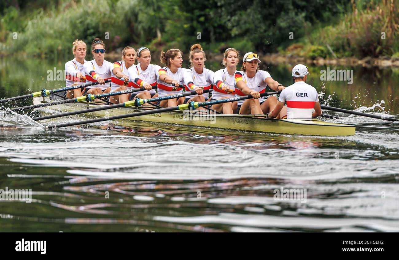 02 September 2025, Berlin: Participants in the eight in action during ...