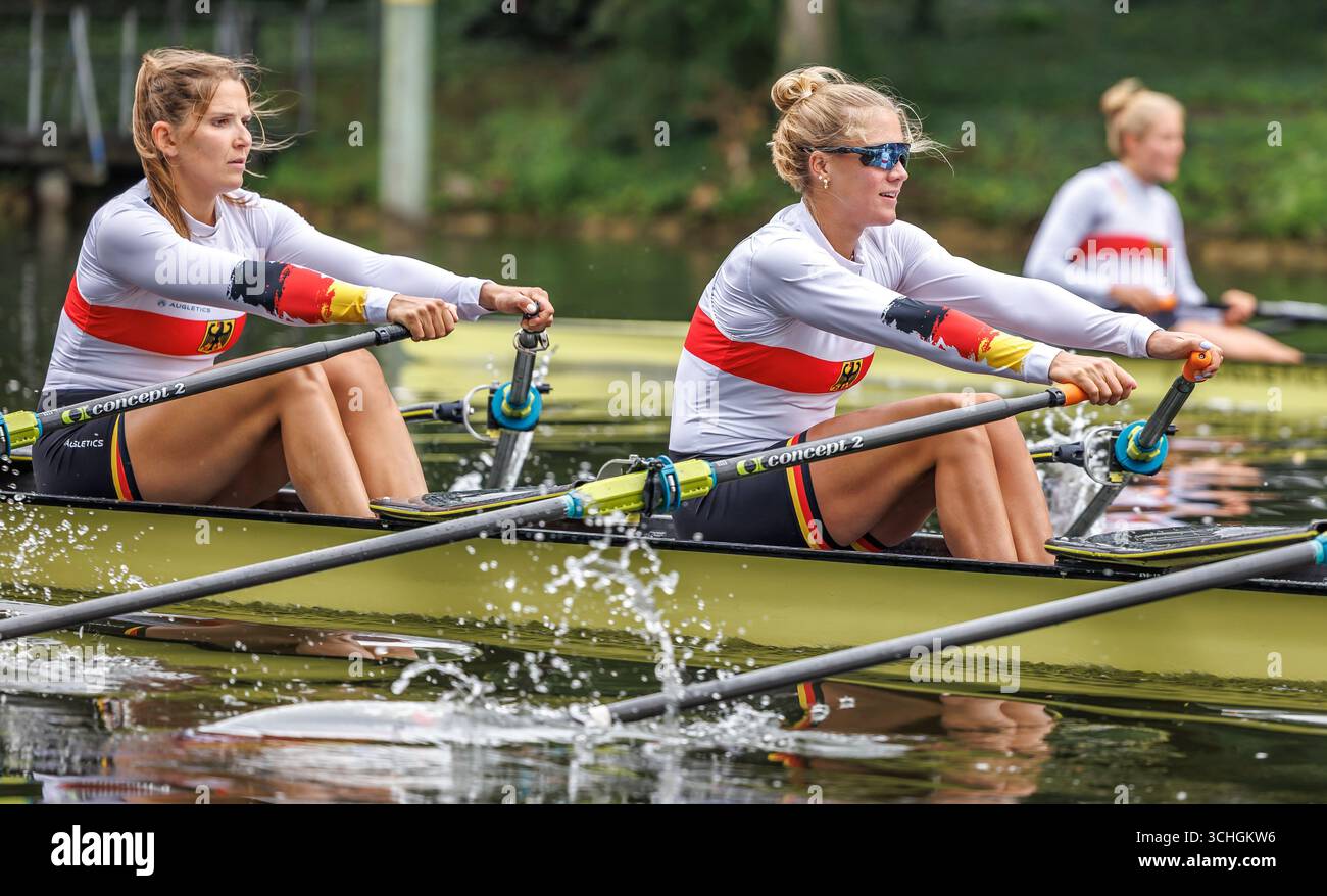 02 September 2025, Berlin: Frauke Hundeling (l) and Lisa Gutfleisch in ...