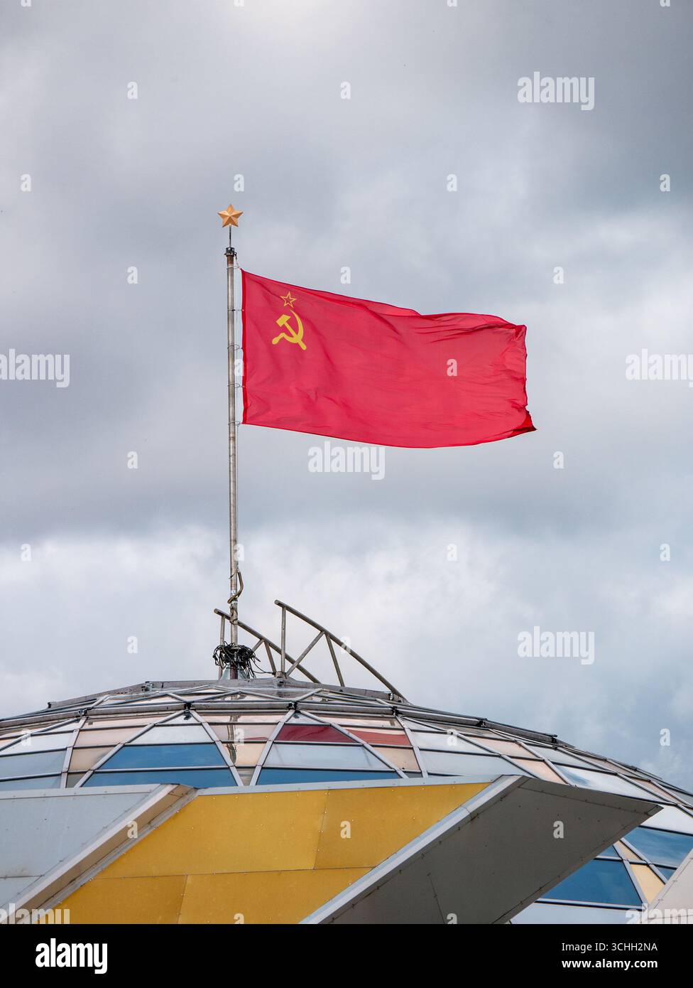 Soviet flag flying over hi-res stock photography and images - Alamy
