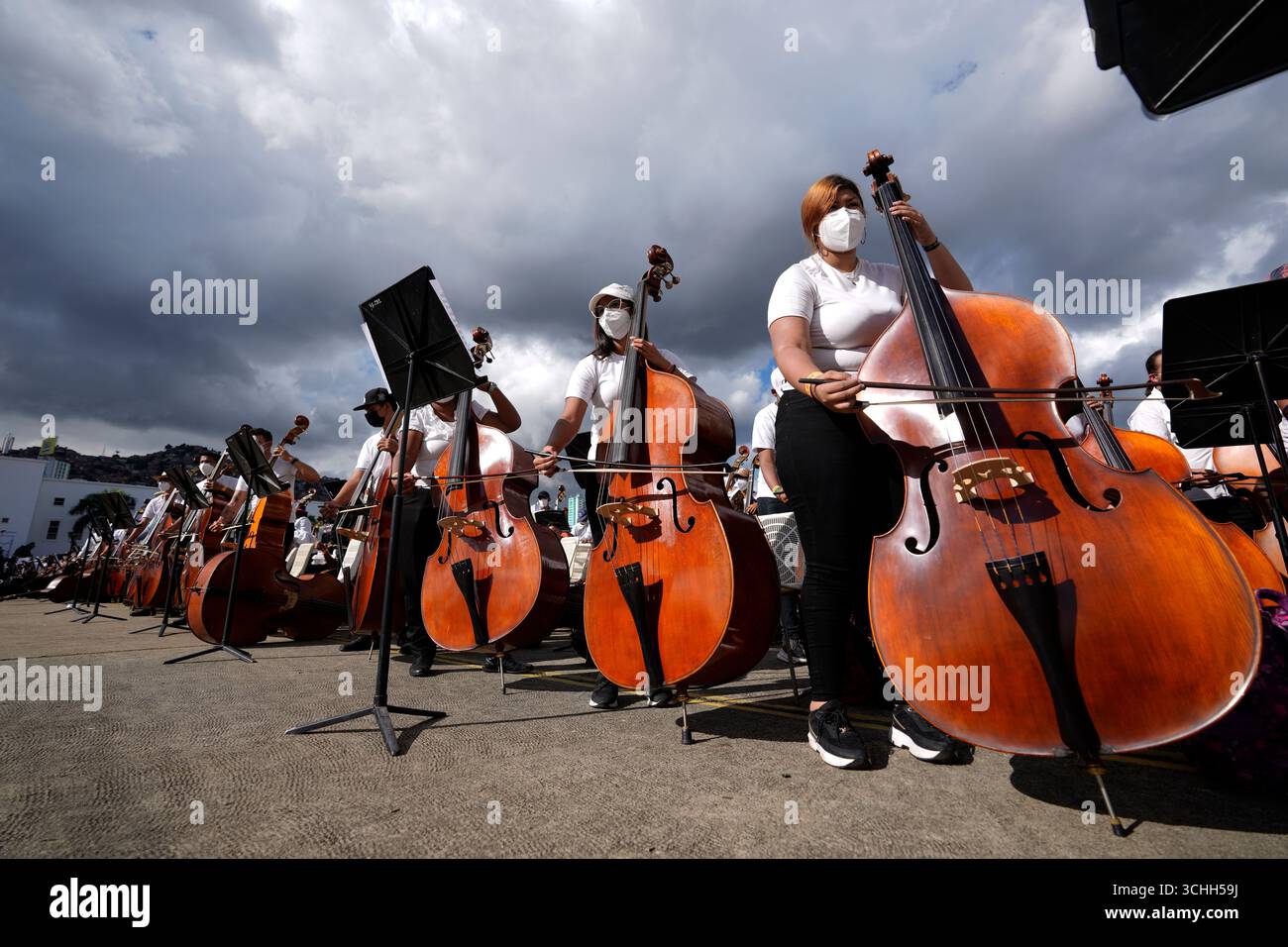 Members of the National Orchestra System gather to try and break a ...