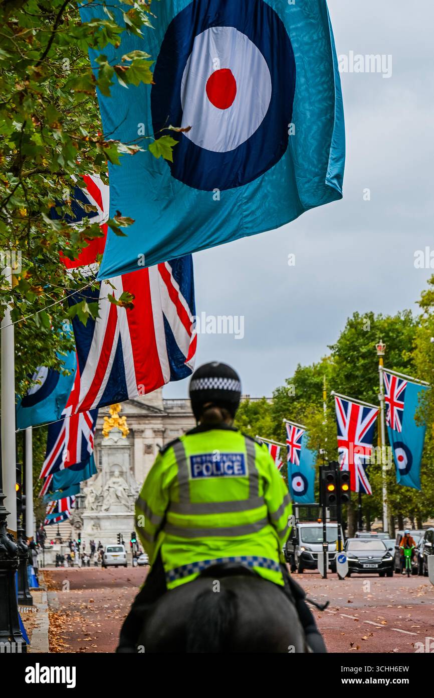 London, UK. 2nd Sep, 2025. Mounted police continue to patrol - This ...