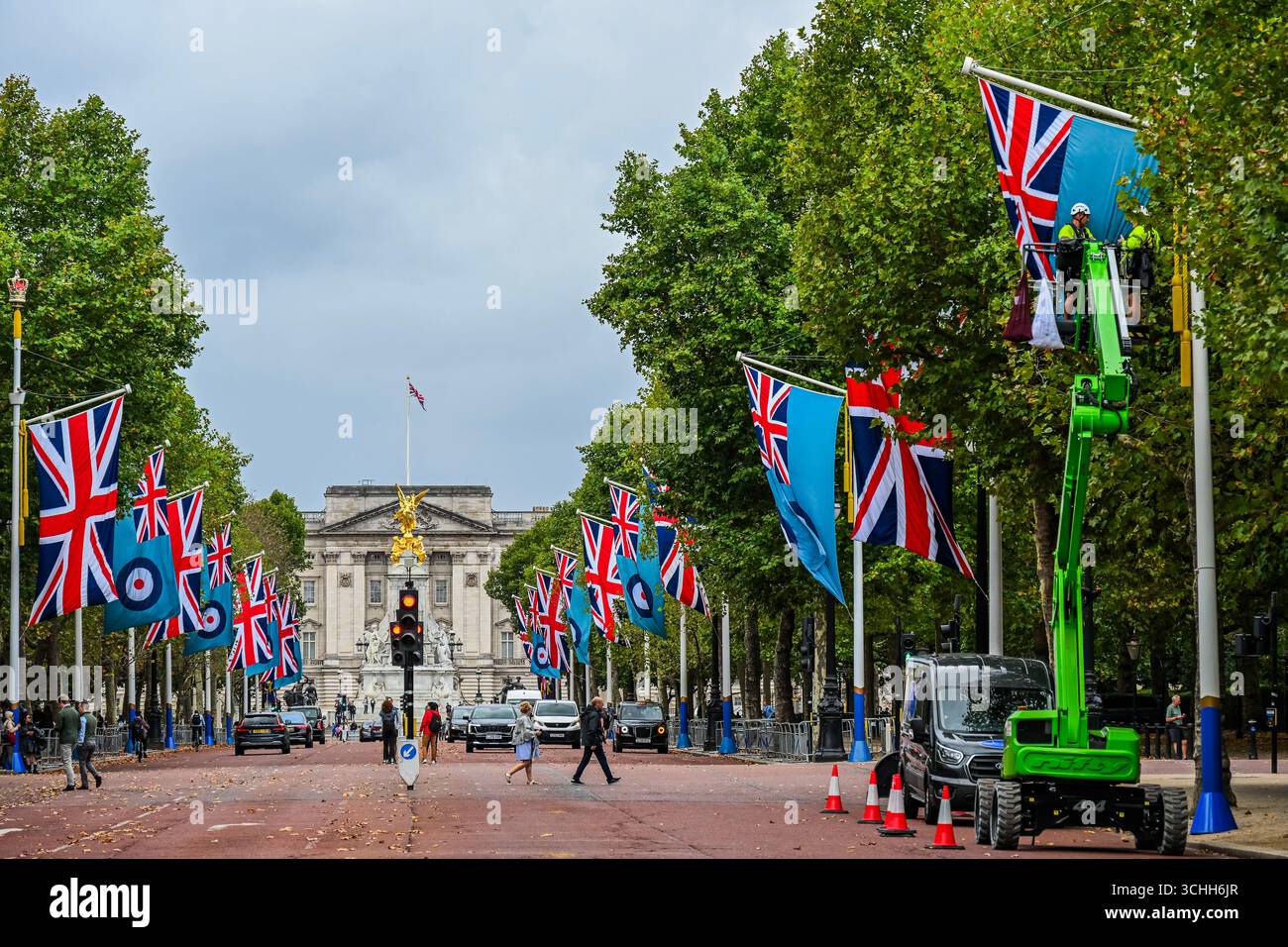 London, UK. 2 Sep 2025. Installers working for the Royal Parks on a ...