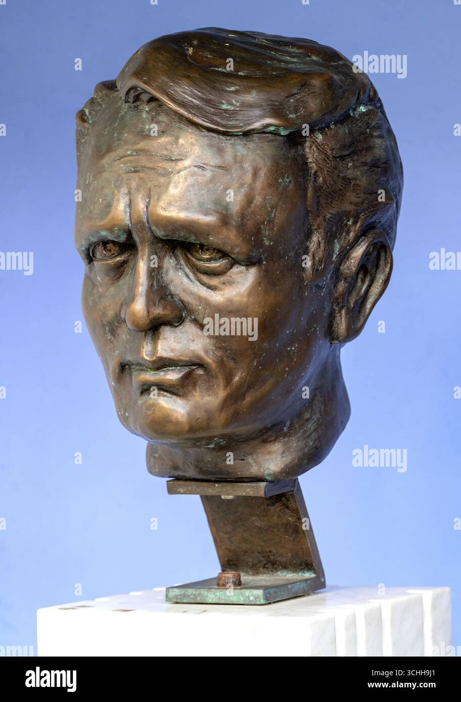Patrick mcgoohan bronze hi-res stock photography and images - Alamy