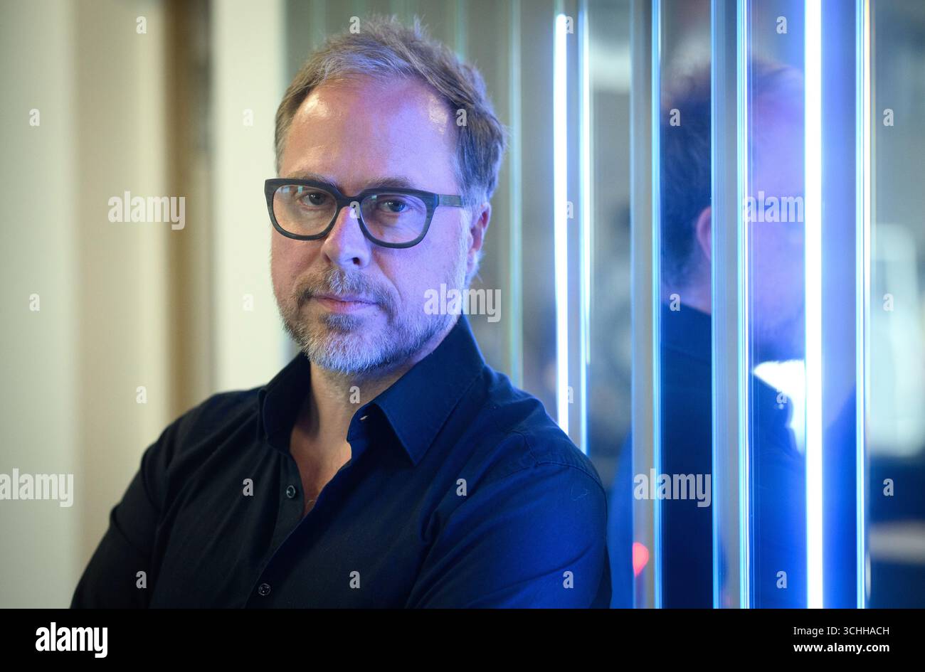 PRODUCTION - 02 September 2025, Berlin: Musician Manne Uhlig stands in ...