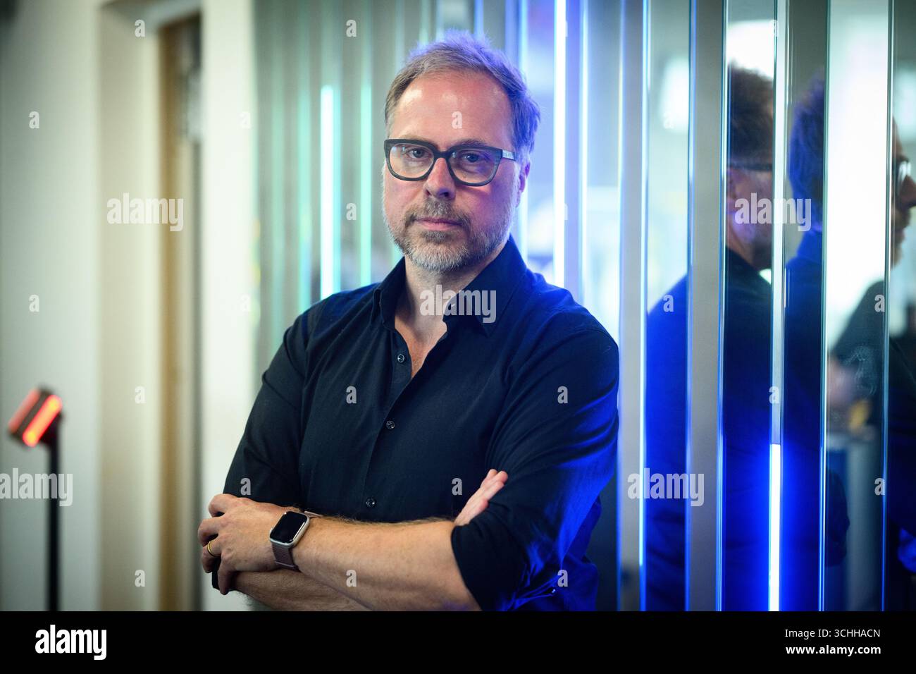 PRODUCTION - 02 September 2025, Berlin: Musician Manne Uhlig stands in ...