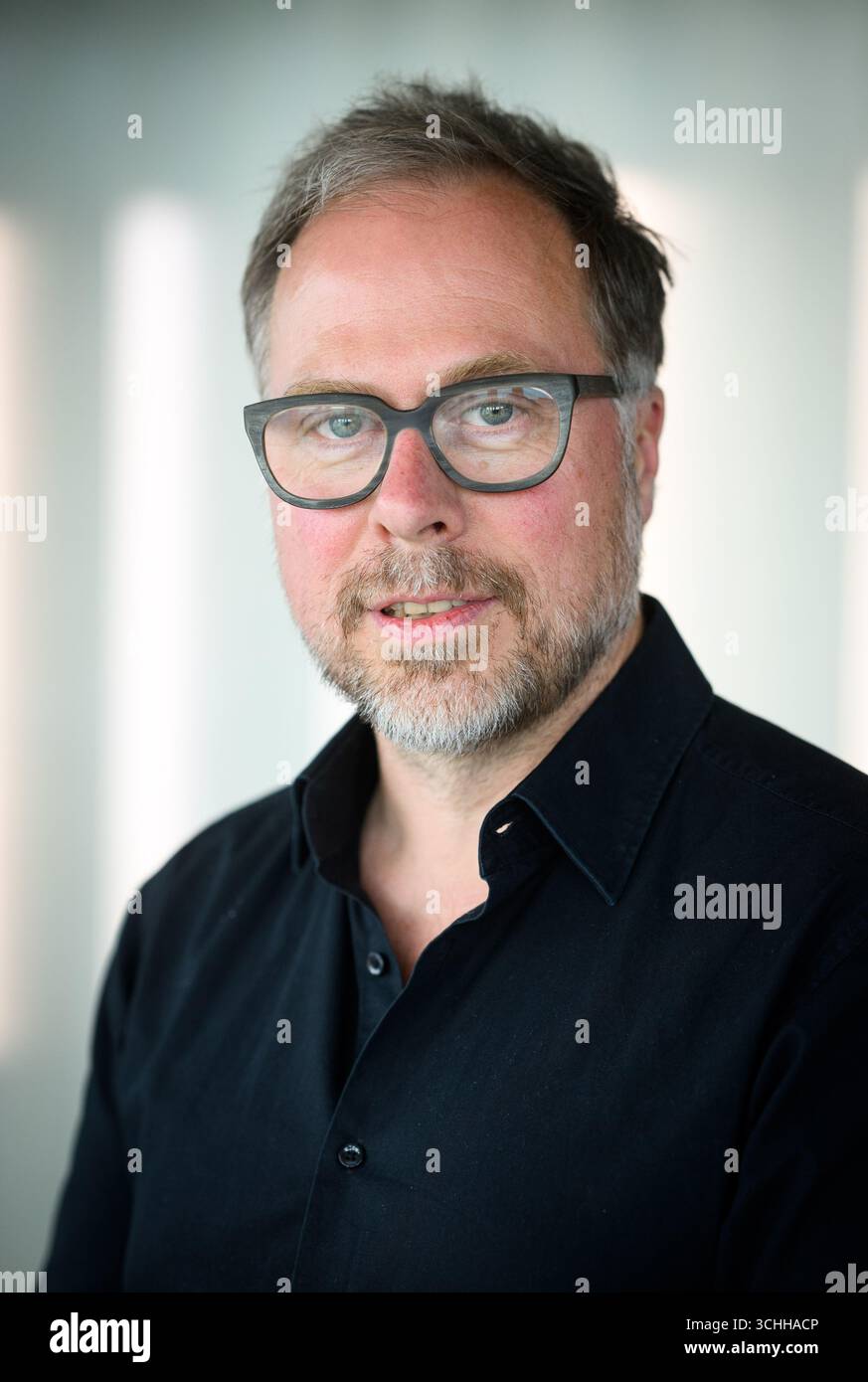 PRODUCTION - 02 September 2025, Berlin: Musician Manne Uhlig stands in ...