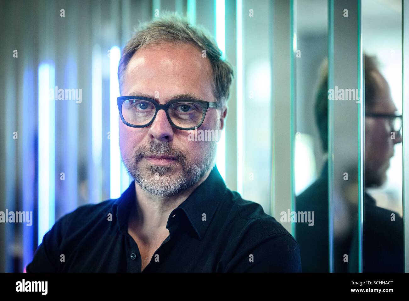PRODUCTION - 02 September 2025, Berlin: Musician Manne Uhlig stands in ...