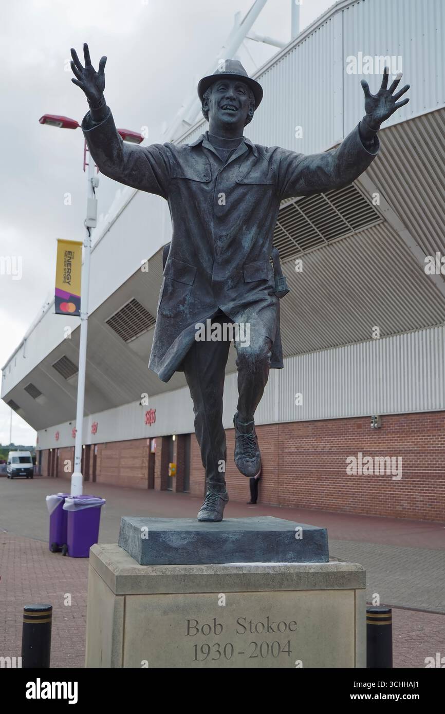 Bob stokoe statue stadium hi-res stock photography and images - Alamy