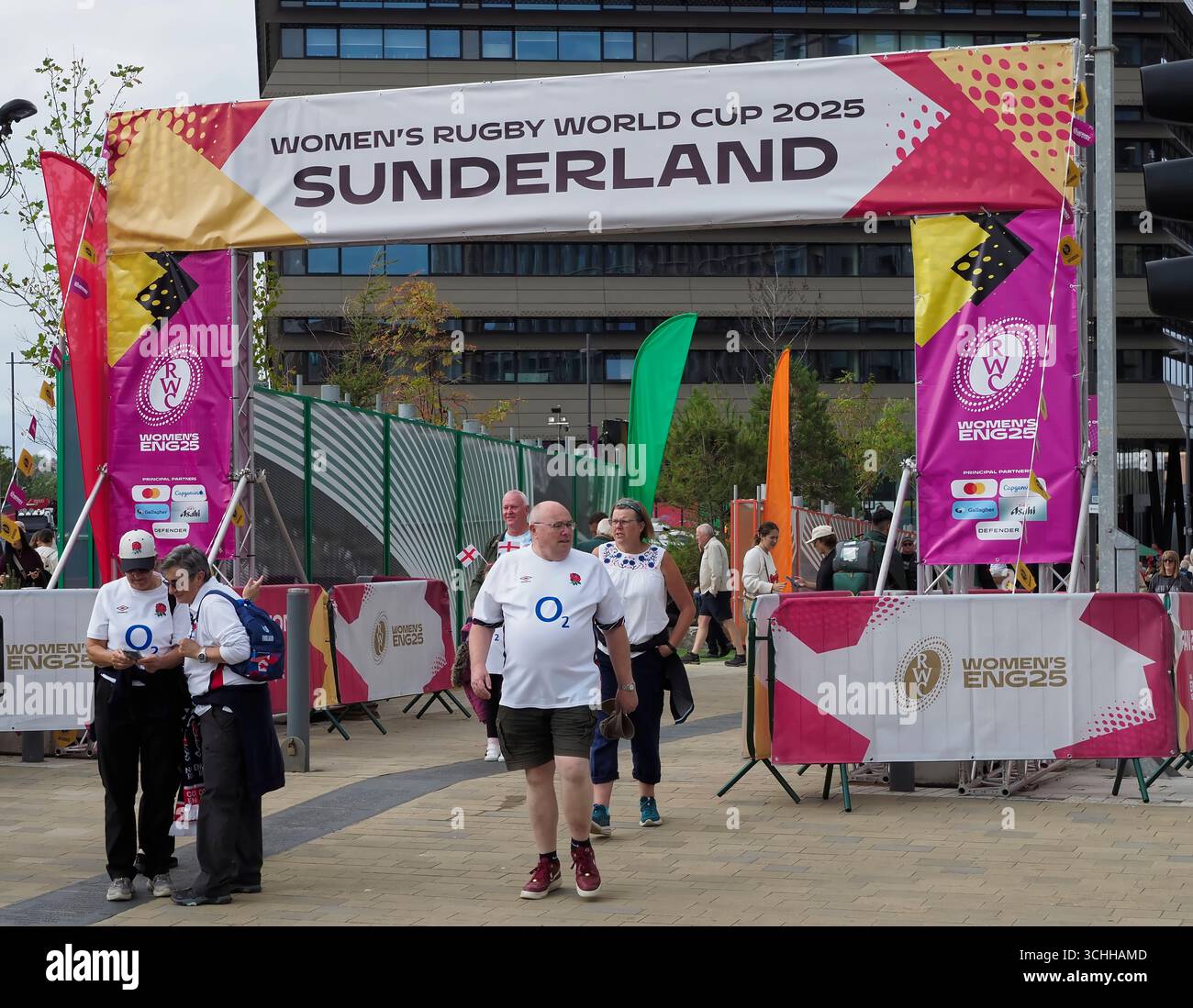 Women's rugby world cup fans england hi-res stock photography and ...