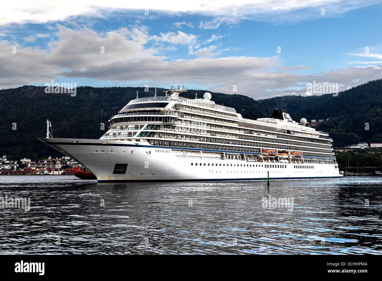 Cruise ship Viking Sky commencing departure from Skoltegrunnskaien ...
