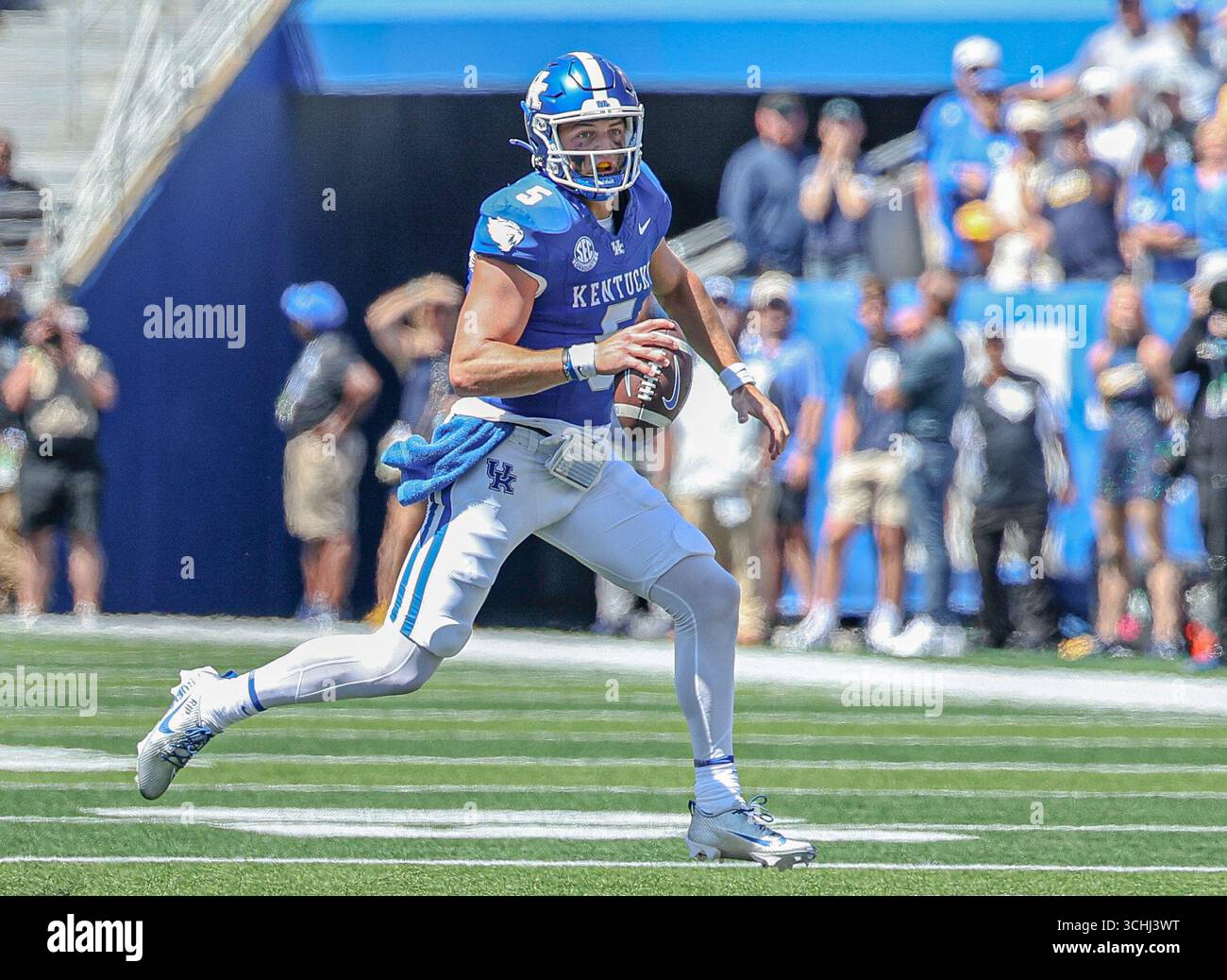 August 30, 2025: Kentucky QB Zach Calzada (5) during the NCAA football ...