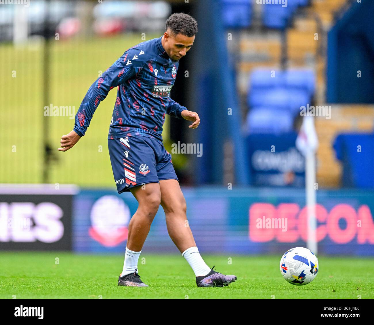 Josh Dacres-Cogley of Bolton Wanderers warms up during the The Vertu ...