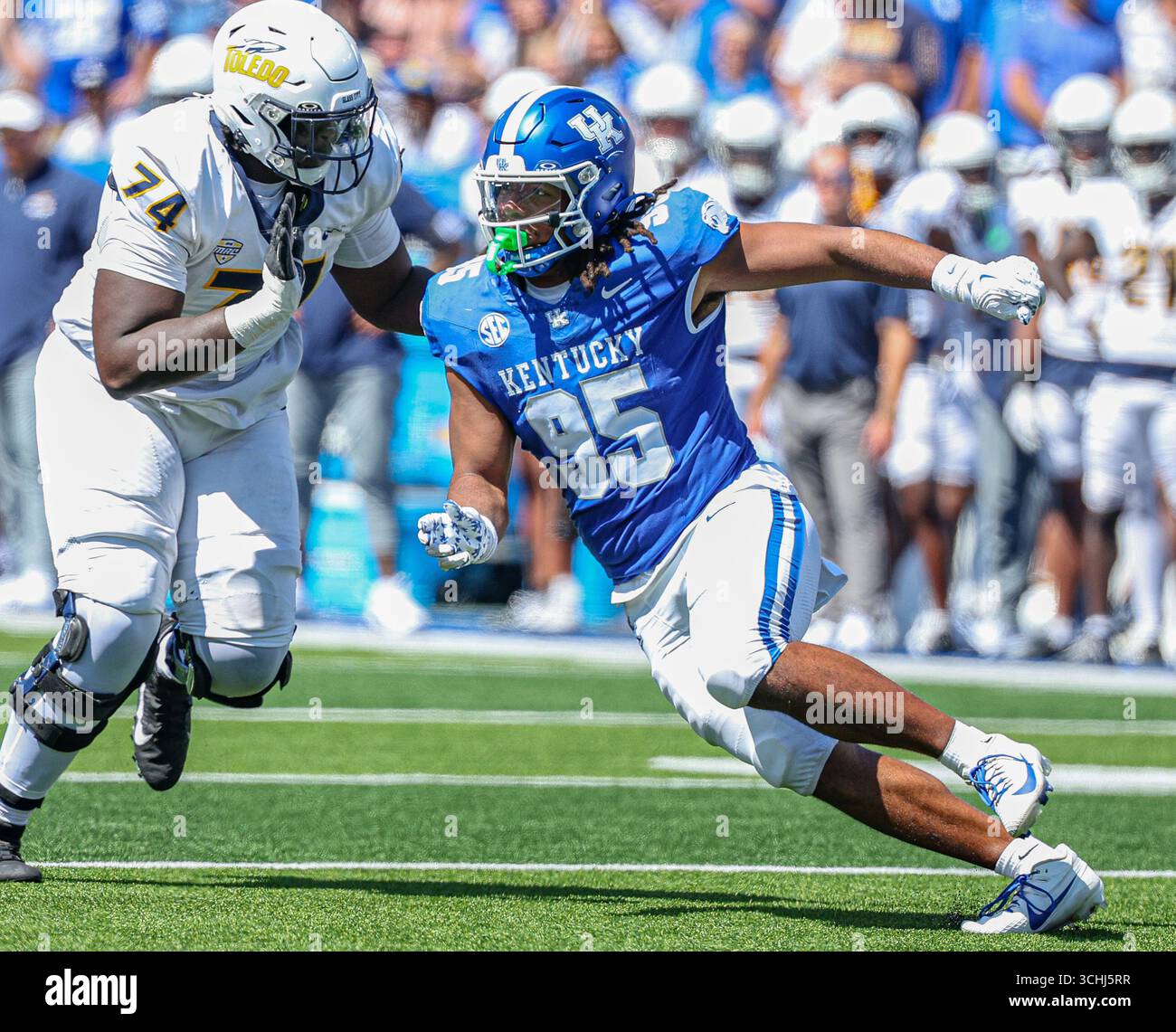 August 30, 2025: Kentucky's Jerod Smith II (95) rushes the passer ...
