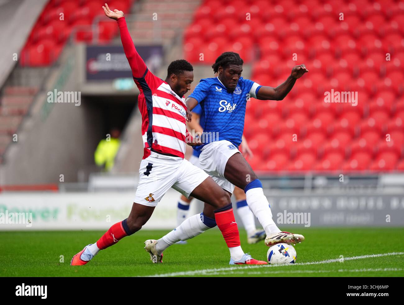 Doncaster Rovers' Brandon Hanlan (left) and Everton's Will Tamen battle ...