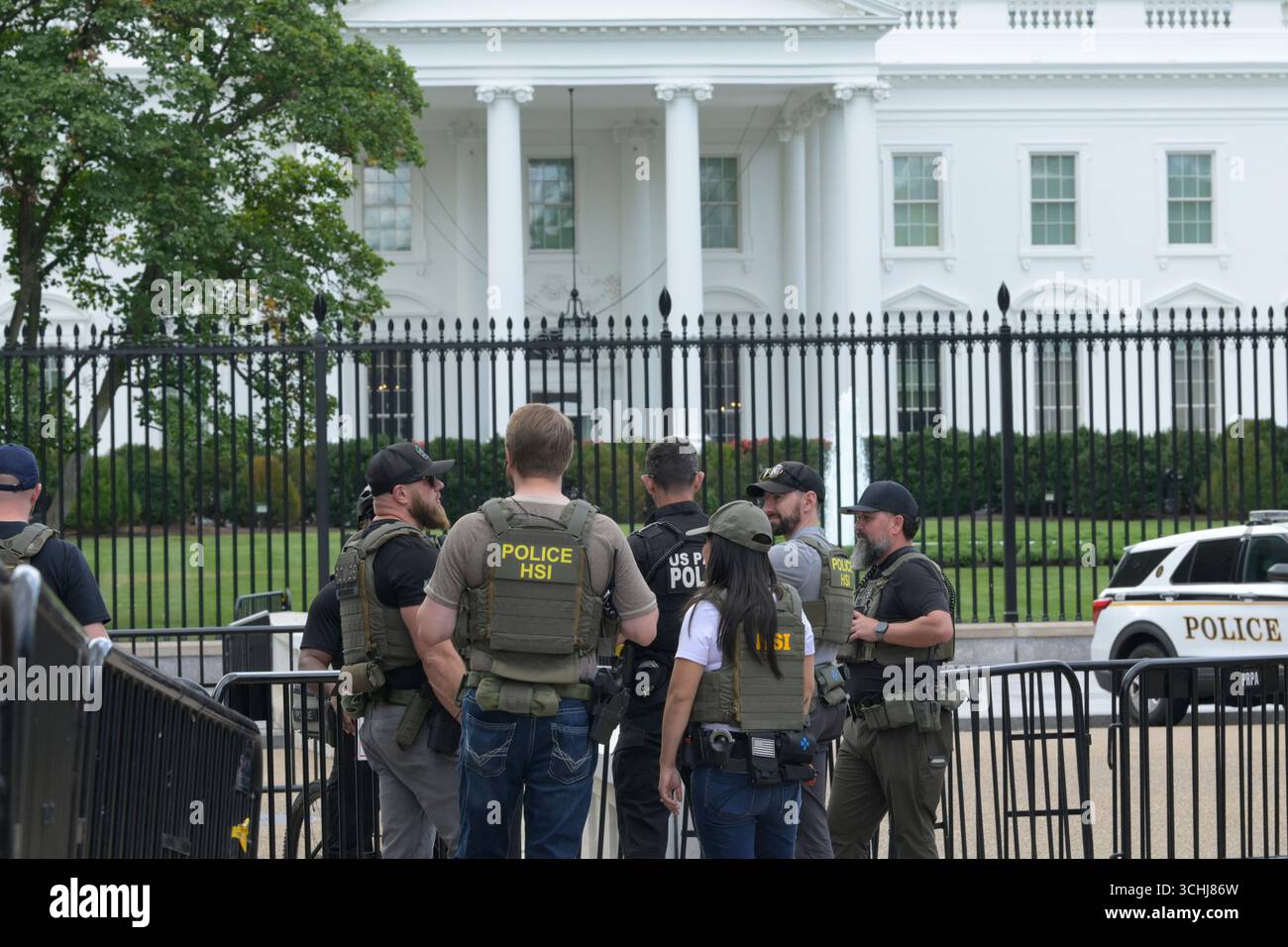 US Homeland Security Investigation(HSI) Special Agents are seen around Lafayette Park, today on ...