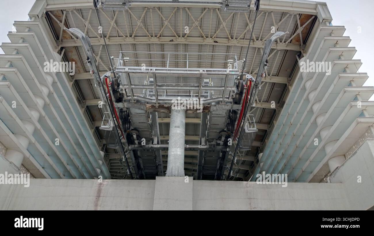 Cable car mast and bidirectional transport ropes Stock Photo - Alamy