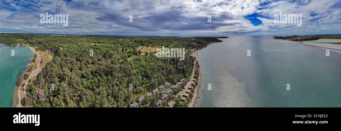 View along seafront cottages hi-res stock photography and images - Alamy