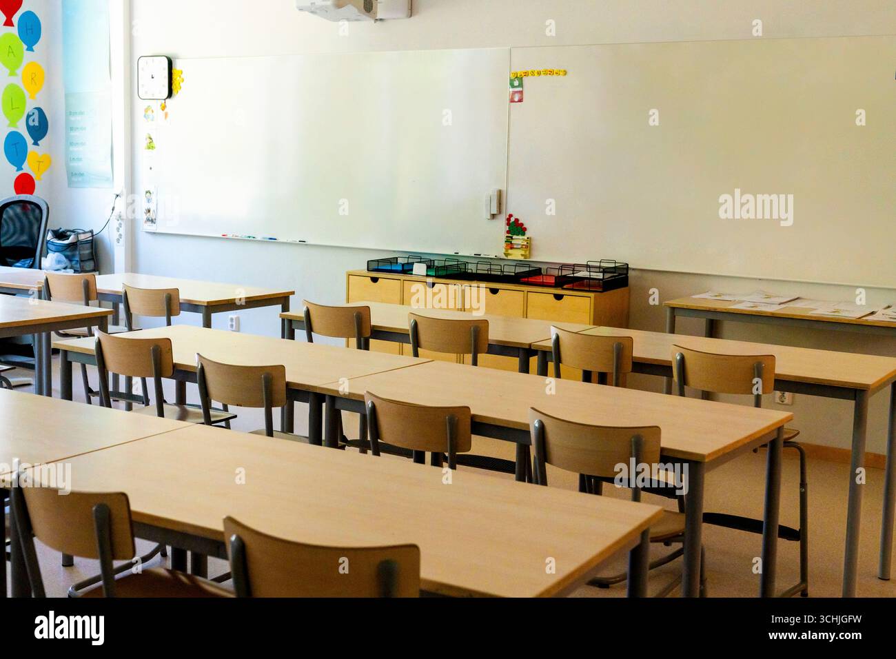 Chairs tables neatly arranged hi-res stock photography and images - Alamy